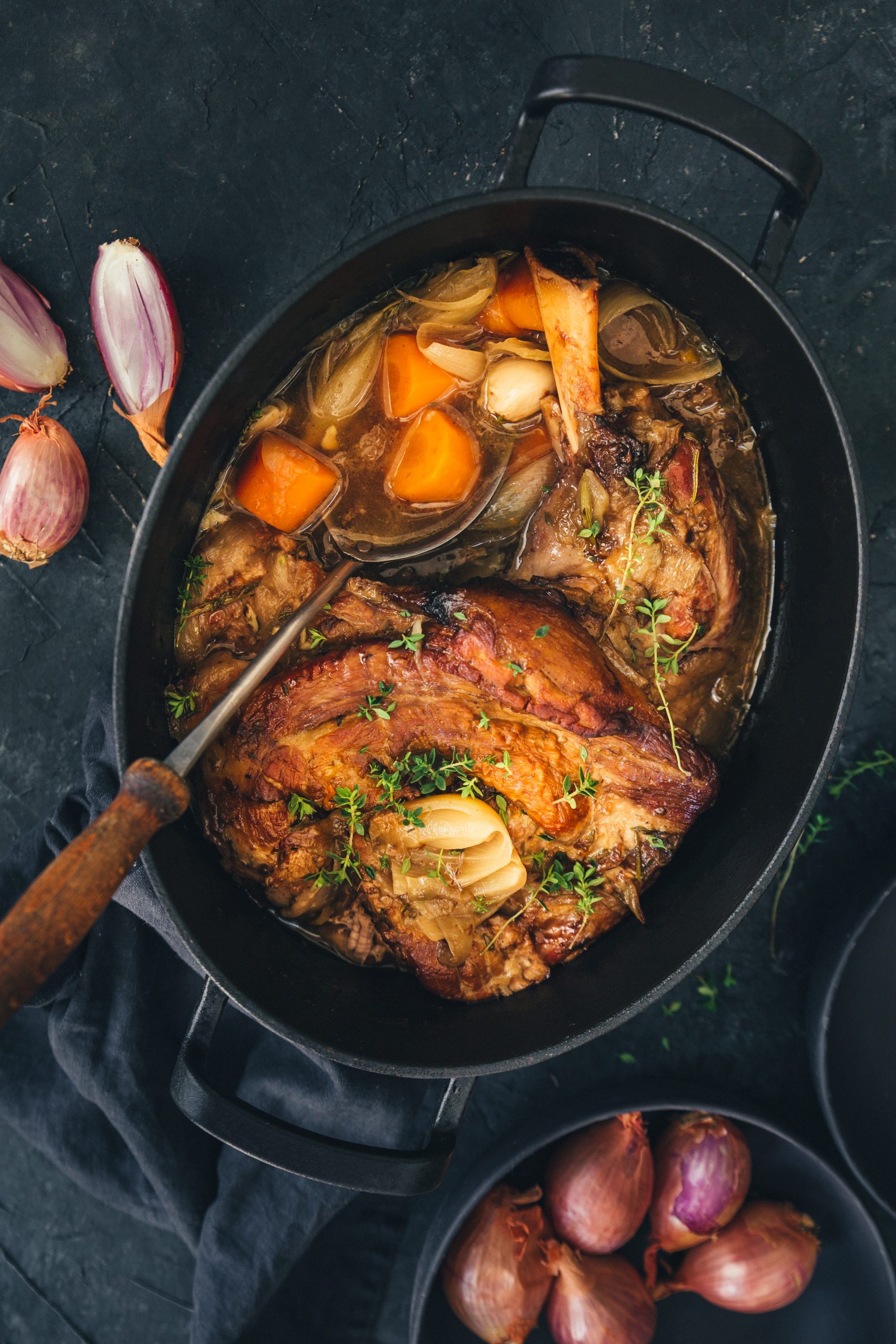 Recette épaule d'agneau en 7 heures aux échalotes confites