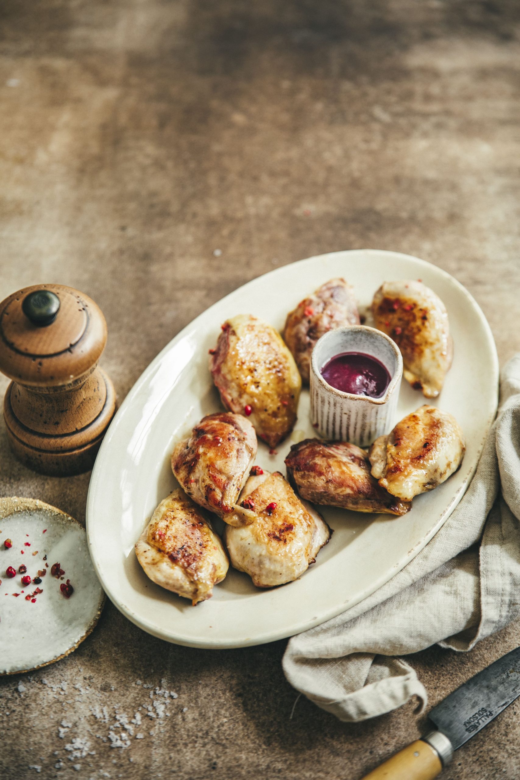 Recette filets de caille sauce betterave framboises - fresh. Au service ...