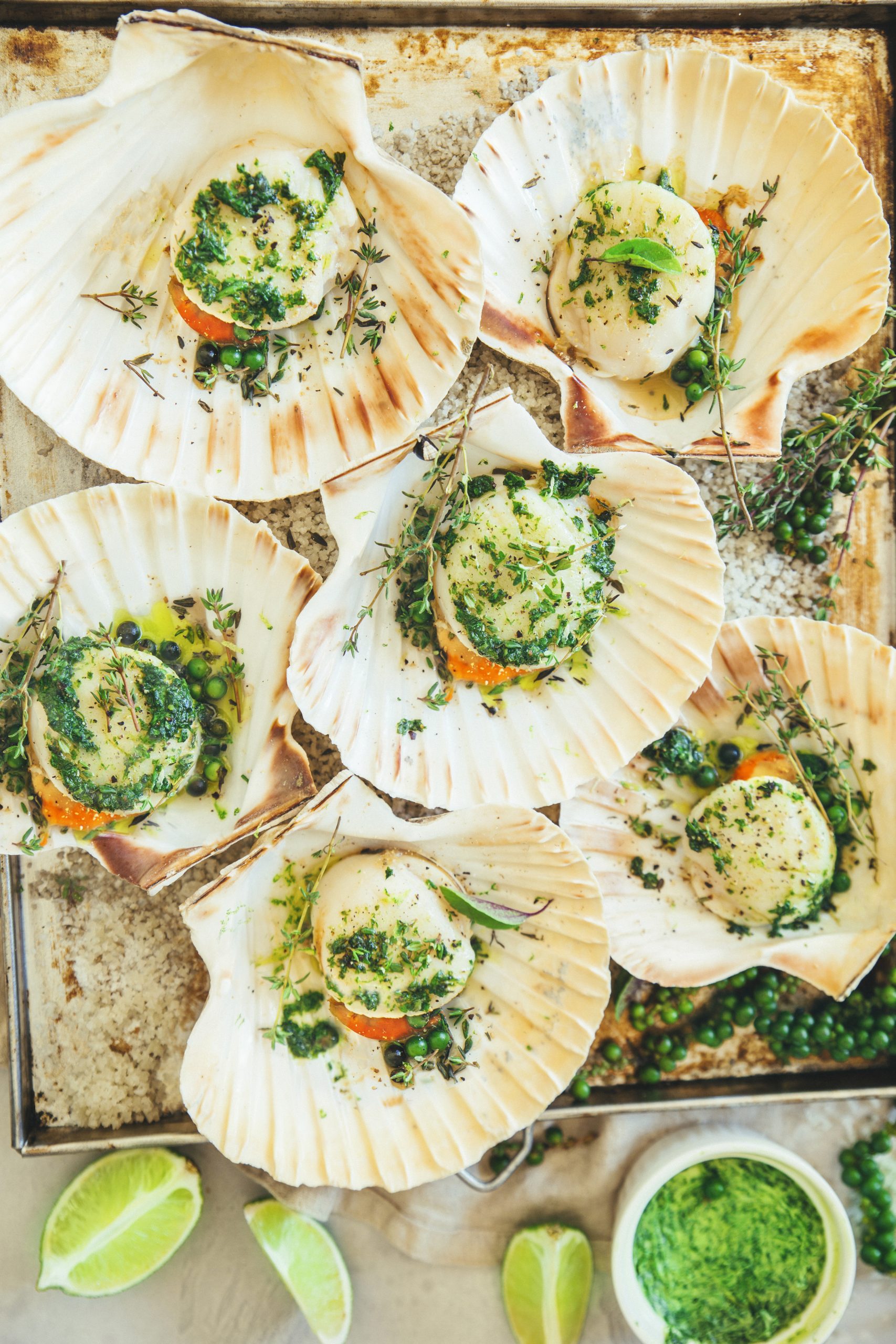 Recette Saint-Jacques rôties au thym et au beurre d'herbes - fresh. Au ...