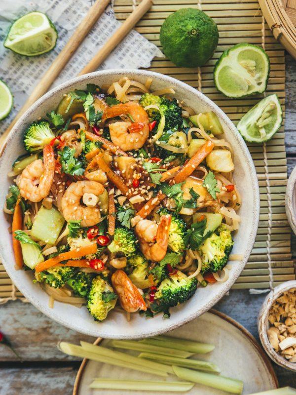 Recette wok asiatique aux crevettes et nouilles sautées