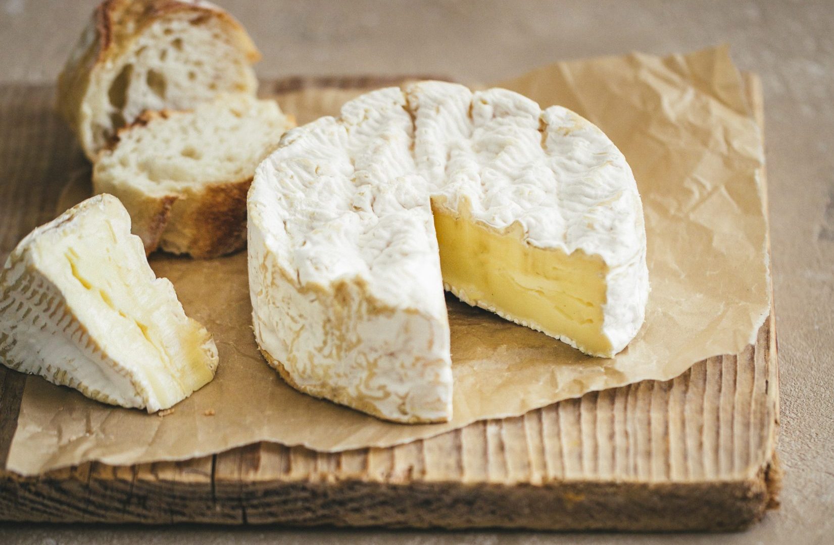 Camembert moulé main