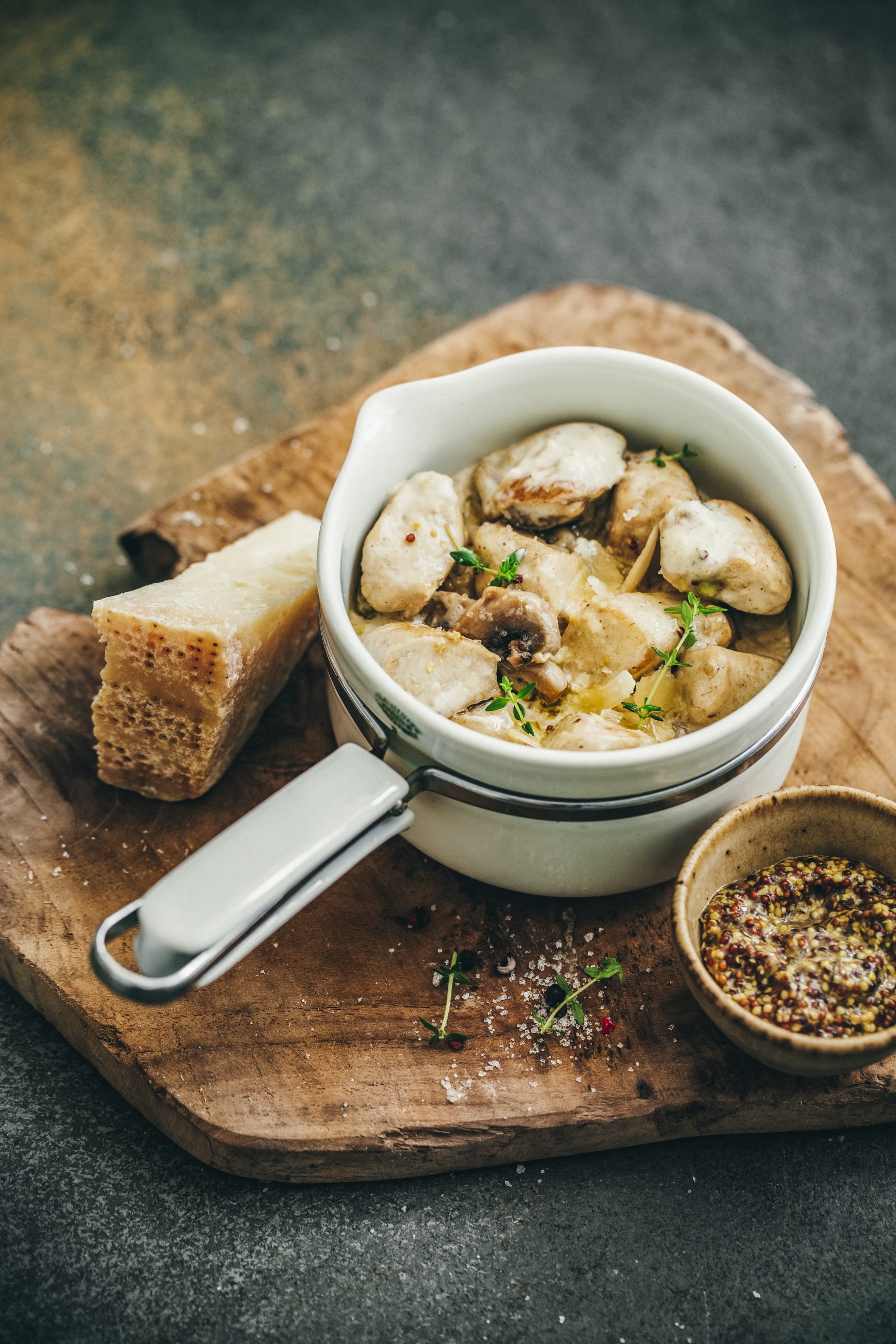 sauté de lapin au parmesan, crème et champignons - fresh.