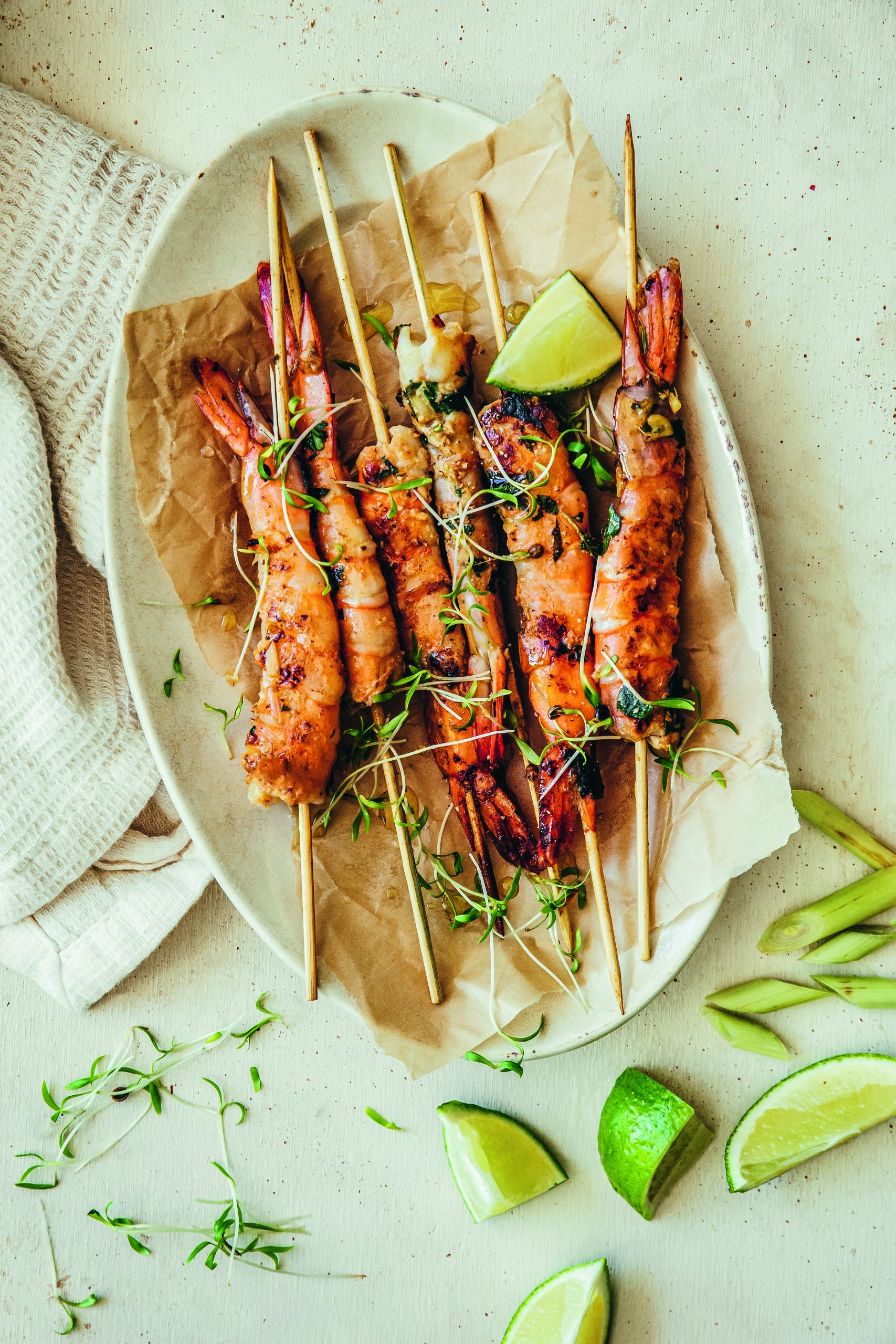 Recette brochettes de crevettes marinées au citron et aux herbes
